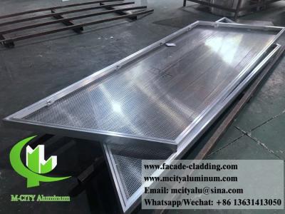 Cina strato di alluminio su misura del rivestimento della parete perforata per all'aperto con la struttura in vendita