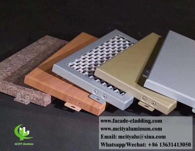 Cina Lo strato di alluminio solido professionale riveste 3mm di pannelli Ppg Pvdf per la decorazione della parete in vendita