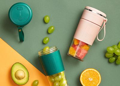 Cina portatile 300ml e batteria ricaricabile Juice Blender 18000rpm 10oz in vendita