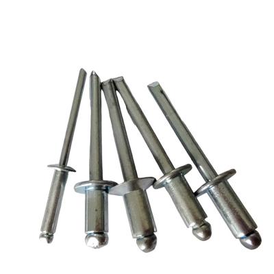 Cina Testa rotonda di ferro resistente alla corrosione 5.0 mm Rivetti ciechi a fine aperto con prezzo diretto in vendita