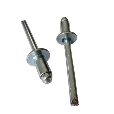 Cina 10 mm di lunghezza Ferro Rivette a chiuso cieco Testa rotonda resistente Alta resistenza per industria in vendita