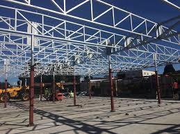 Cina Magazzino d'acciaio della struttura della serra galvanizzato piattaforma del Carport con il pannello a sandwich in vendita