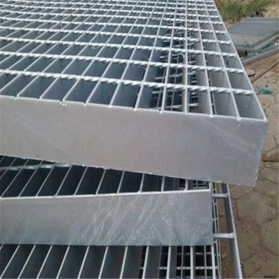 Cina Punti d'acciaio del metallo del corrimano galvanizzati calibro leggero di acciaio inossidabile della scala a chiocciola delle scale in vendita