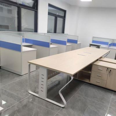 Cina Set tavolo e sedie da ufficio modulari per postazione di lavoro con divisorio per scrivania per personale dell'ufficio in vendita