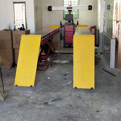 China 4000 kg de elevación de tijeras de alineación de ruedas superfinas con plataforma de 4500 mm de longitud en venta