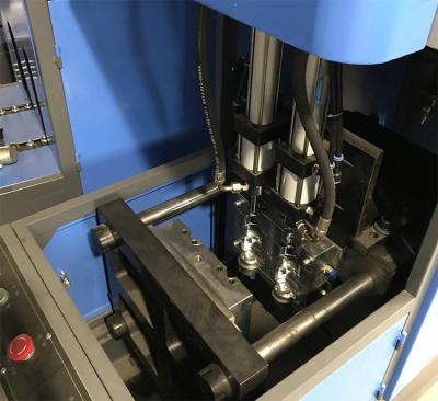 Cina Facile da usare Semi-automatico 4 cavità 500ml Piccola bottiglia di plastica PET macchina di produzione in vendita