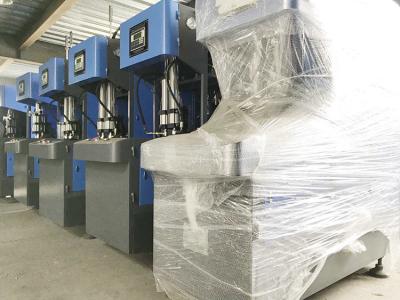 Cina Facile da usare Semi-automatico 4 cavità 500ml Piccola bottiglia di plastica PET macchina di produzione in vendita