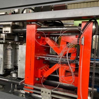 China Volledig automatische waterflessenblaasmachine voor 5L flessen Max.Flessenhoogte mm 5000 mm Te koop