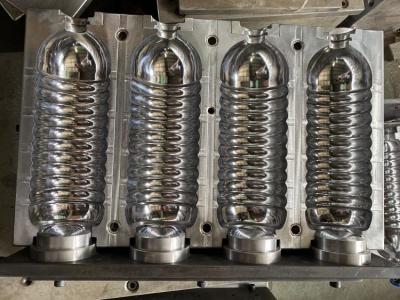 Cina Produzione di bottiglie di alto livello con DELTA PLC LGB-4-15 Durable Pe Bottle Making Machine in vendita