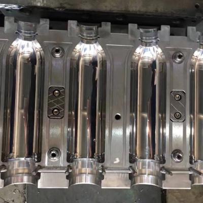 Cina 100 KN Semi-automatica Plastic Injection Blow Molding Machine per bottiglie PET da 600 ml in vendita