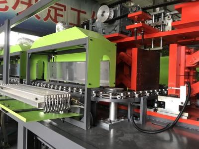 China Máquina de sopro de garrafas de plástico SMC LGD-4-750 para uma capacidade de produção de 5000 BPH à venda