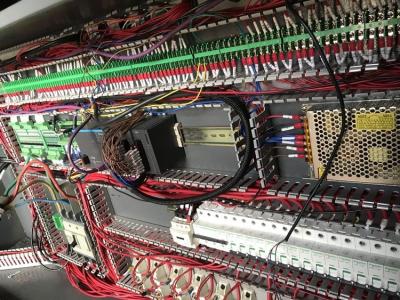 China Máquina de sopro de garrafas de plástico SMC LGD-4-750 para uma capacidade de produção de 5000 BPH à venda