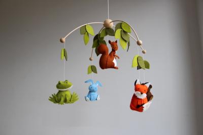 China source factory mobiles hanging,neutral baby mobile,decoration,baby crib nursery decor felt,baby mobile felt soft book for sale