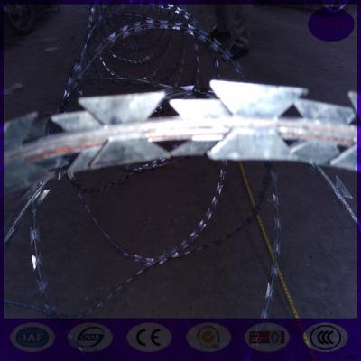 Китай диаметр 5 700мм закрепляет тип консертина колючую проволоку креста нержавеющей стали БТО-30 бритвы продается