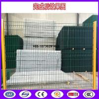 China Decorative  fence -Peach Shape post ,Triangle Bending Panel  as fence application for sale