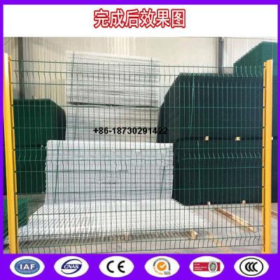 China Decorative  fence -Peach Shape post ,Triangle Bending Panel  as fence application for sale