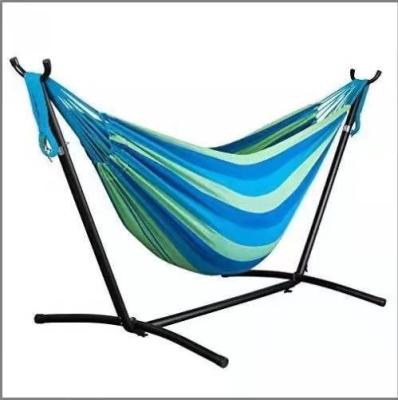 Cina L'amaca doppia con supporto in acciaio è l'aggiunta perfetta ai vostri mobili da esterno. in vendita