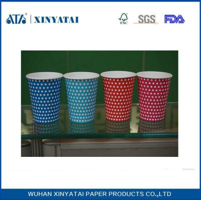 Cina Il PE stampa offset/di Flexo ha ricoperto le tazze di carta a parete semplice per colore di rossi carmini bianchi del tè o del caffè multi in vendita