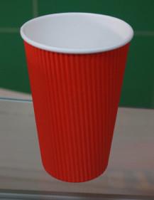 中国 赤い PE の塗被紙のさざ波の紙コップはふた 500ml が付いているコーヒー カップを絶縁しました 販売のため
