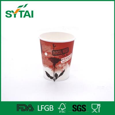 Cina Le tazze di carta della bevanda fredda leggera con il PE del commestibile filmano i materiali per il negozio in vendita