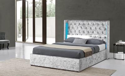 China Fabricantes da cama de Grey Crushed Velvet Fabric Upholstered com diodo emissor de luz e Crystal Buttons à venda