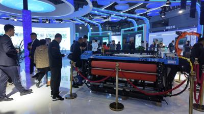 China Automatic Light Duty Wire Mesh Weaving Machine Optimal Efficiency 1300B for sale