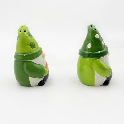 Cina Hand Painted Ceramic Craft Christmas Decorative Santa Claus Salt And Pepper Shaker in vendita