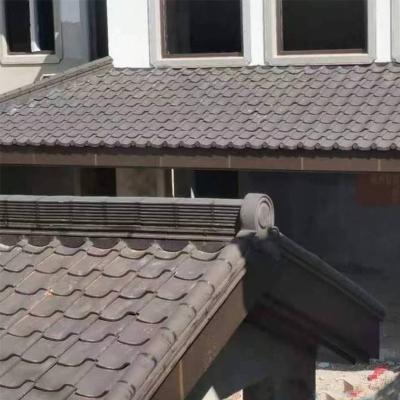 China Telhas de cerâmica tradicionais japonesas Material de argila artesanal Marrom-vermelho Ideal para templos e jardins à venda