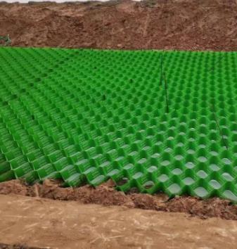 Cina Griglia al suolo dei prodotti di Geocell dell'HDPE degli allevamenti in batteria di Geocellular del favo del polietilene in vendita