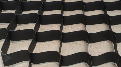 Cina Griglia di geocelle in HDPE 330-1600 mm Spazio di saldatura 100% materiale vergine in vendita