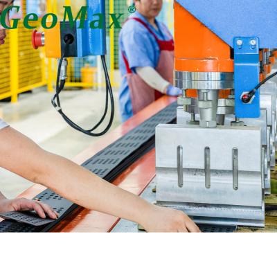 China Channel Lining & Erosion Control Welded Geocell 75mm Height HDPE ESCR OIT for sale