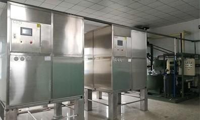 Cina 20 tonnellate del cubetto di ghiaccio dei semi quadrati della macchina del ghiaccio di linea di produzione commestibile automatica in vendita