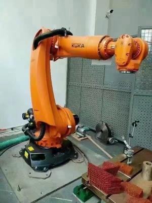 Cina Il robot utilizzato KR60 di KUKA con il gabinetto insegna al robot 9,9 della seconda mano KUKA del pendente nuovo in vendita