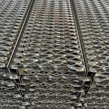 China 1m - 6m Architectural Expanded Metal Lath With Diamond Hole Shapes for sale