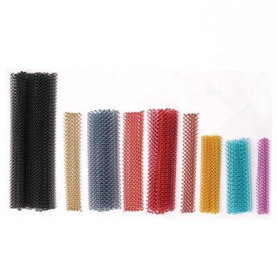 Cina Cornice a maglia a catena a spirale metallica decorativa colorata in vendita