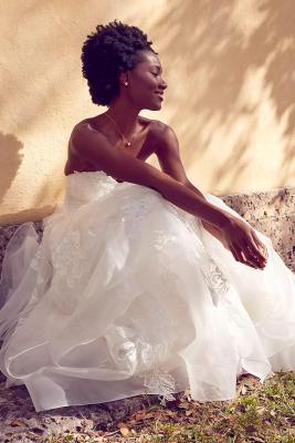 Princess Tiered Floral Lace Appliques Strapless Sweetheart Neckline Chapel Train Ball Gown White Organza Wedding Dress