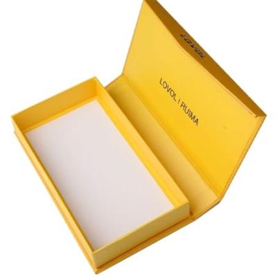 Cina Contenitore di regalo magnetico giallo rigido della chiusura di CMYK in vendita