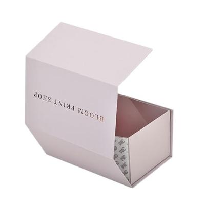 Cina Scatola di carta pieghevole facile di rosa che imballa le scatole rigide magnetiche FSC in vendita