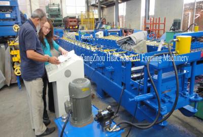 China Rollo de acero galvanizado del marco de puerta que forma la máquina 1.2m m con los agujeros de la cerradura del sacador en venta