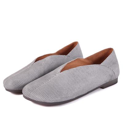 China S137 2020 Featured small polka dot head layer cowhide flat shoes retro ethnic handmade leather women's shoes factory dir for sale