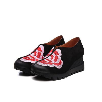 China S349 Factory Direct Sale Autumn Women'S Shoes New Leather Retro Embroidered Shoes Women Thick-Soled Thick Heel Single Sh for sale