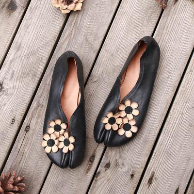 China S483 Retro Leather Pig Hoof Feet Women'S Shoes All-Match All-Match Soft Sole Comfortable Low Heel Shallow Shoes for sale
