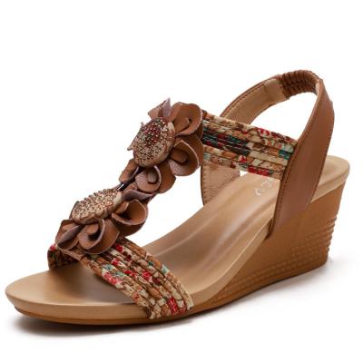 China BS036 Sandals Women2020 Summer New Sandals Casual Fashion Word Belt Mid-Slope Heel Sandals Female Mother Shoes for sale