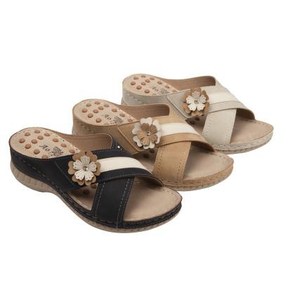 China BS071 Amazon New Style European And American Slippers Women Casual Slope Heel Massage Flower Sandals Beach Vacation Wome for sale