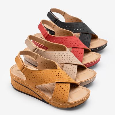 China BS074 slippers European and American 2021 cross-border sandals women, wedge heel retro fish mouth mother shoes plus size for sale