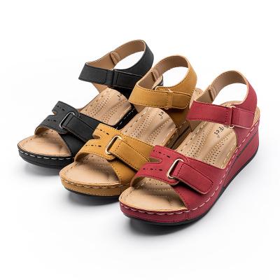 China BS076 Manufacturer 2021 Amazon new sandals women's slope with magic buckle thick-soled large size sandals slippers beach for sale