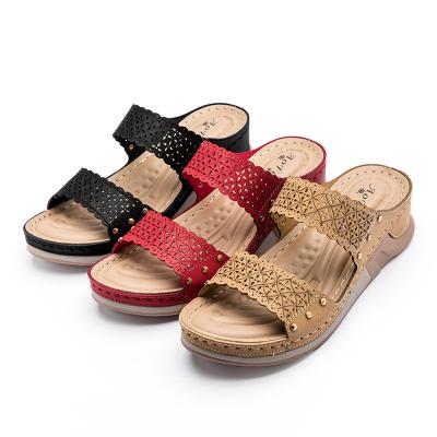 China BS088 female slippers 2020 Amazon slippers women hollow rivets wear sandals women's shoes for sale