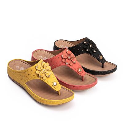 China BS090 Slipper Outer Wear Slippers Female Flip Flops Flower Hollow Beach Amazon Flip Flops Female Sandals for sale