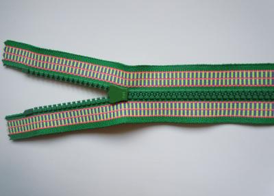 China De kleurrijke ritssluiting van de van de achtergrond meteltrekkracht nylon rolritssluiting voor jasje, laag, kleding Te koop