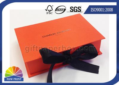 中国 本の贅沢なギフトの包装のための形によって蝶番を付けられるふたの堅い紙箱のリボンの閉鎖 販売のため